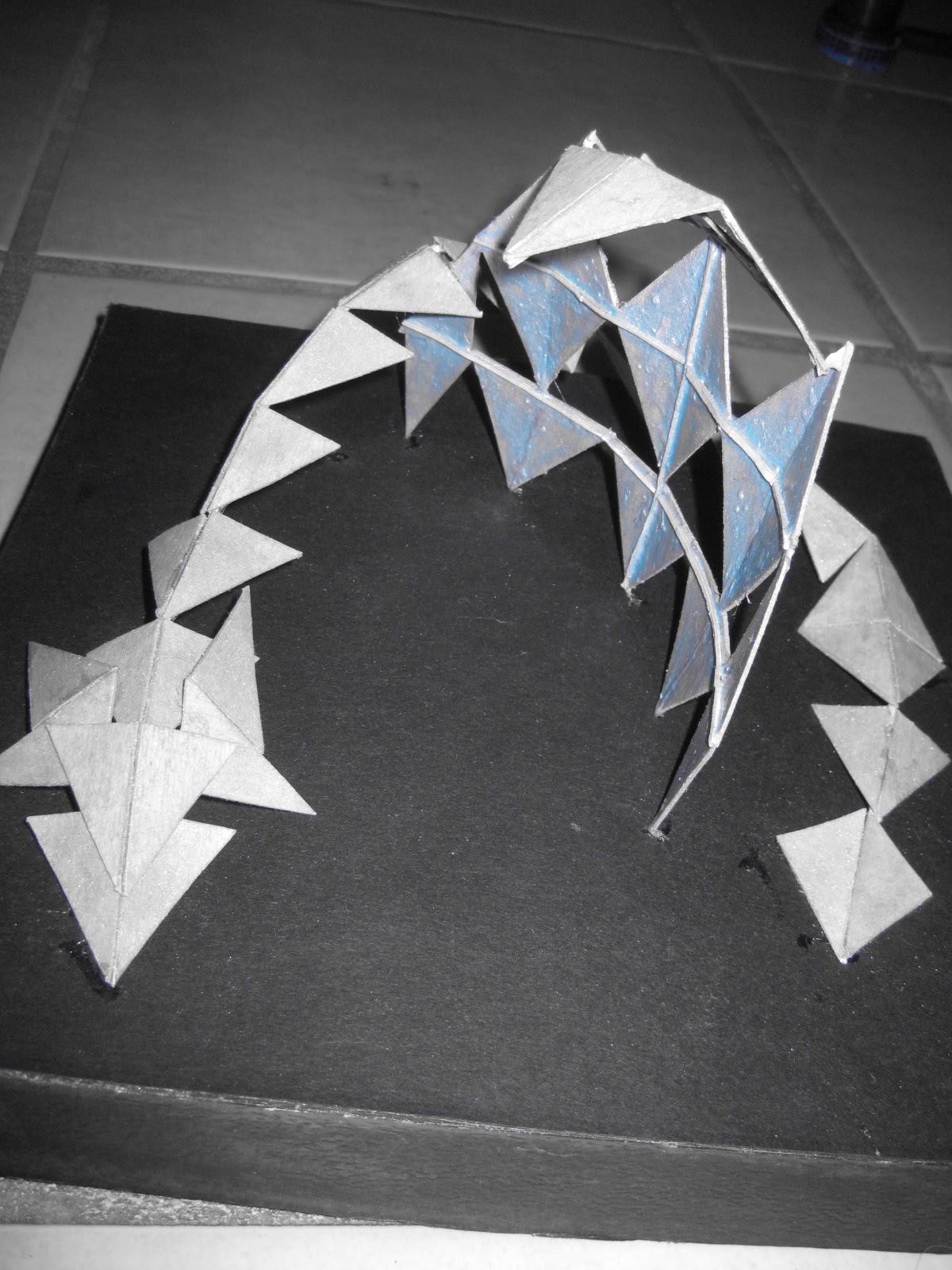 Diseño Tridimencional - Livy Mata : Abstracción de un animal/ Dragón.