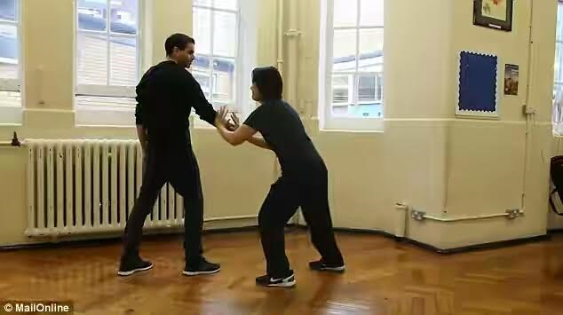 Martial arts expert with 35 years experience demonstrates how to evade ...