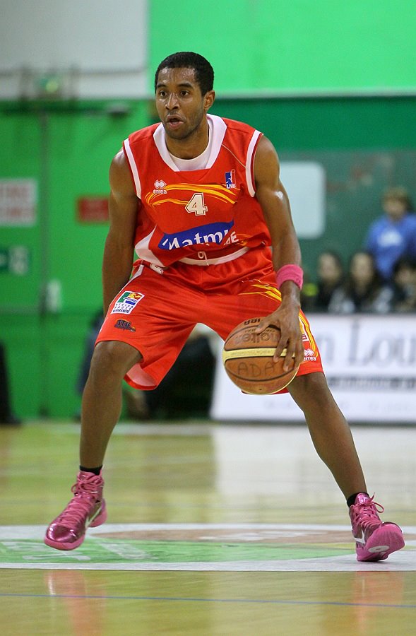 Federación emplazará a John Cox para jugar con la selección