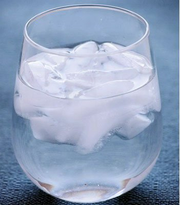 Ini loh Cara Bedakan Es Batu dari Air Mentah dan Air Matang | Barang ...