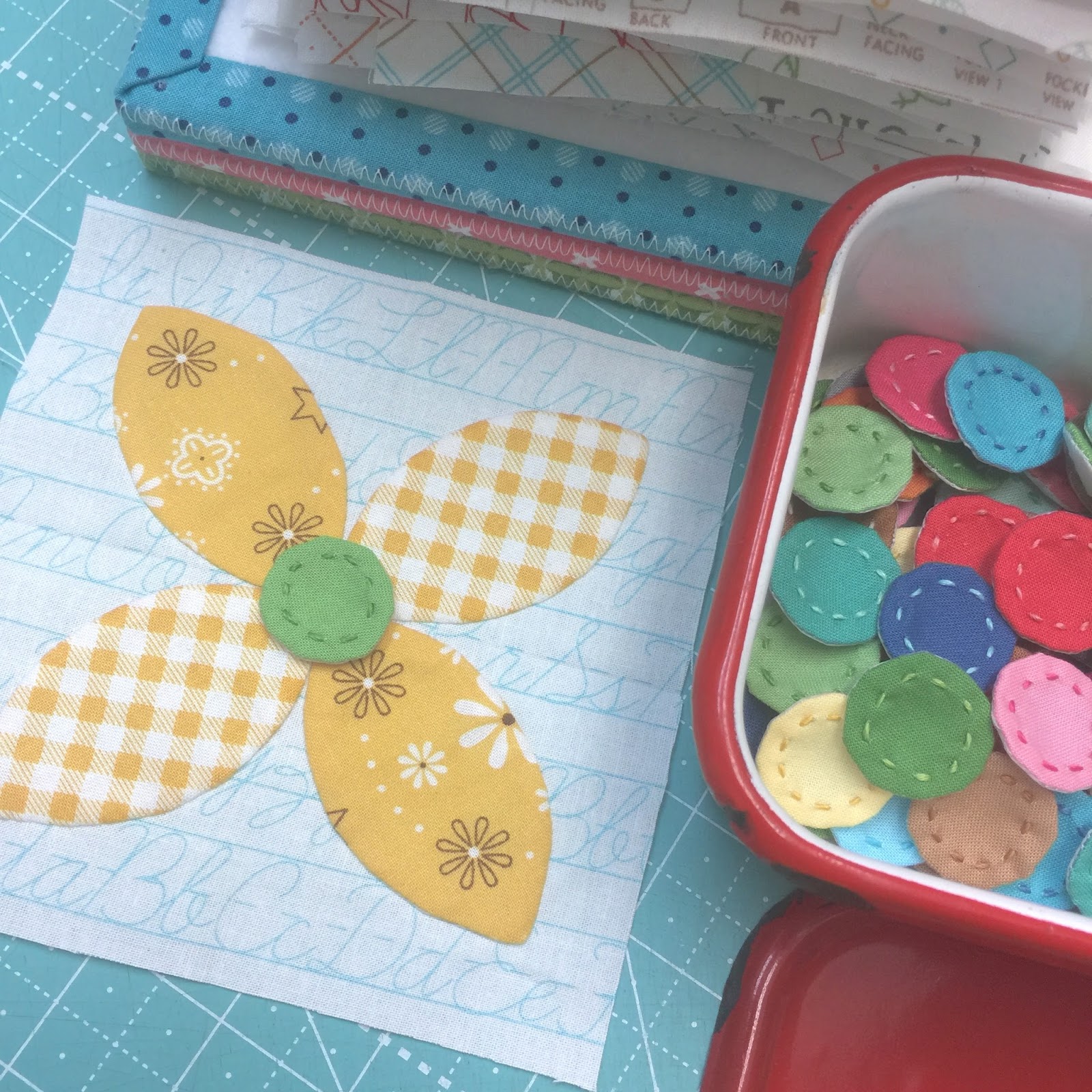 Bee Happy Sew Along - Week 12 the Big Finish and Bee Blossoms Tutorial ...
