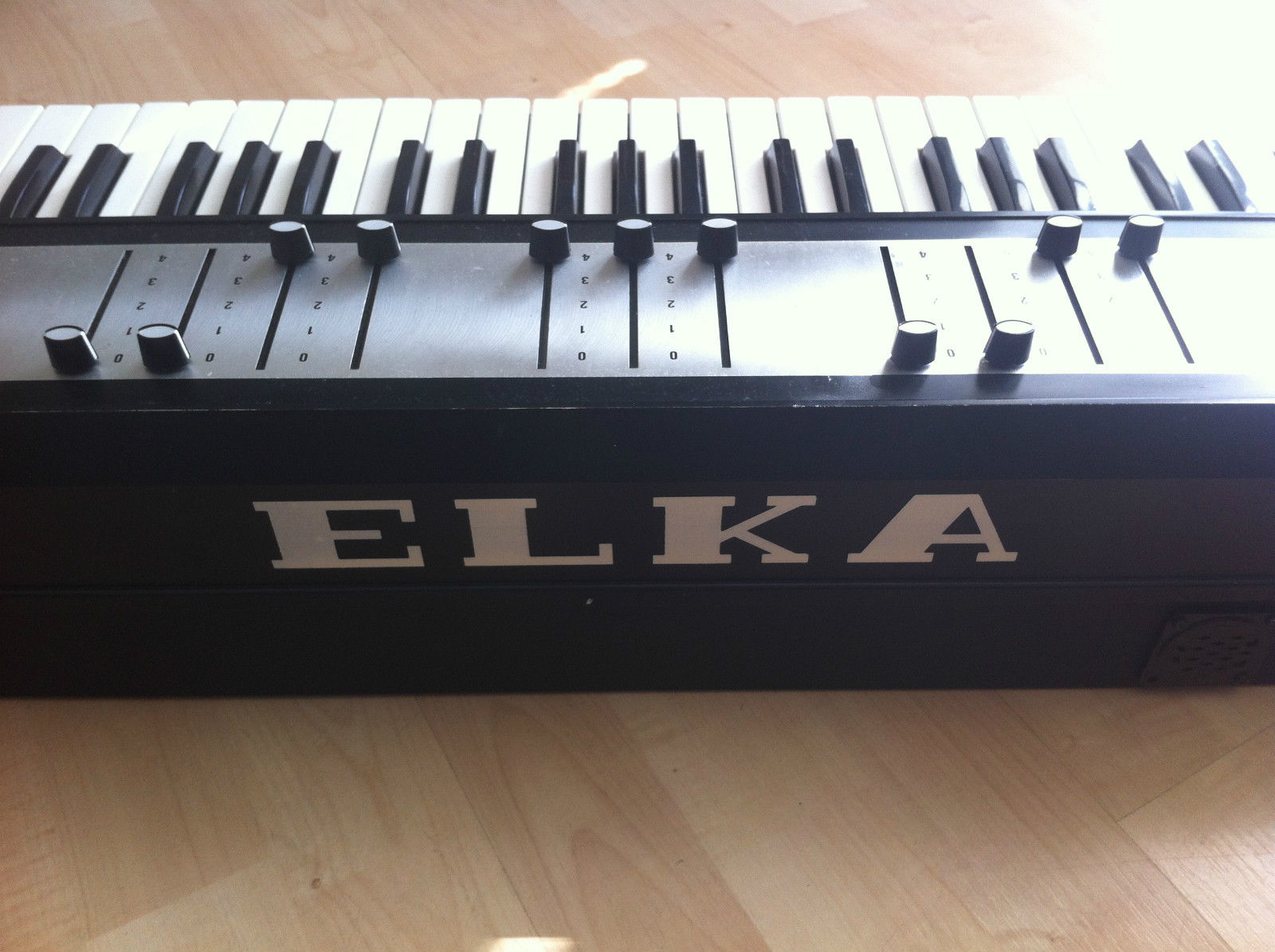 MATRIXSYNTH: elka rhapsody 610 string synthesizer