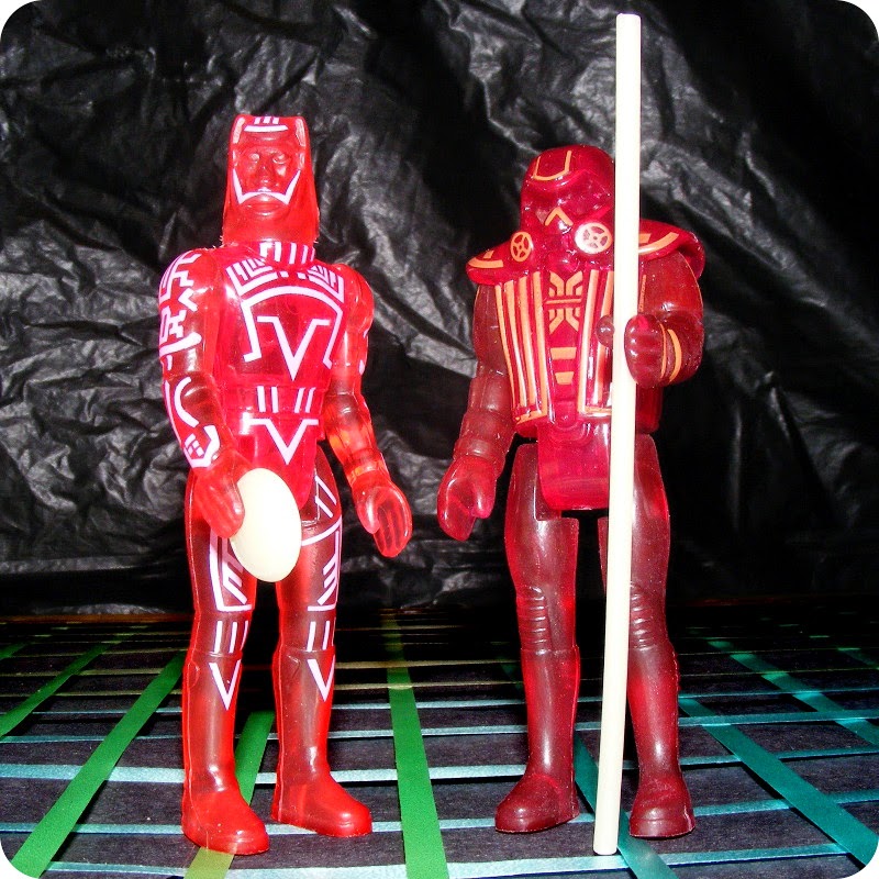 Misfit Robot Daydream: Tron 20th Anniversary Retro Action Figures ...