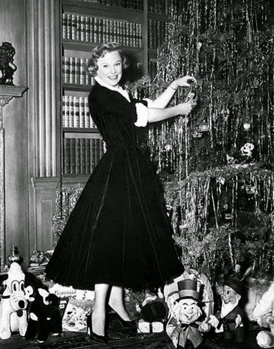 Phyllis Loves Classic Movies: Christmas in Hollywood: Trimming the Tree