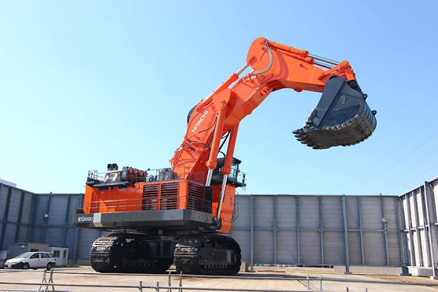 EXCAVATOR: Hitachi EX8000 Excavator --- 811000kg