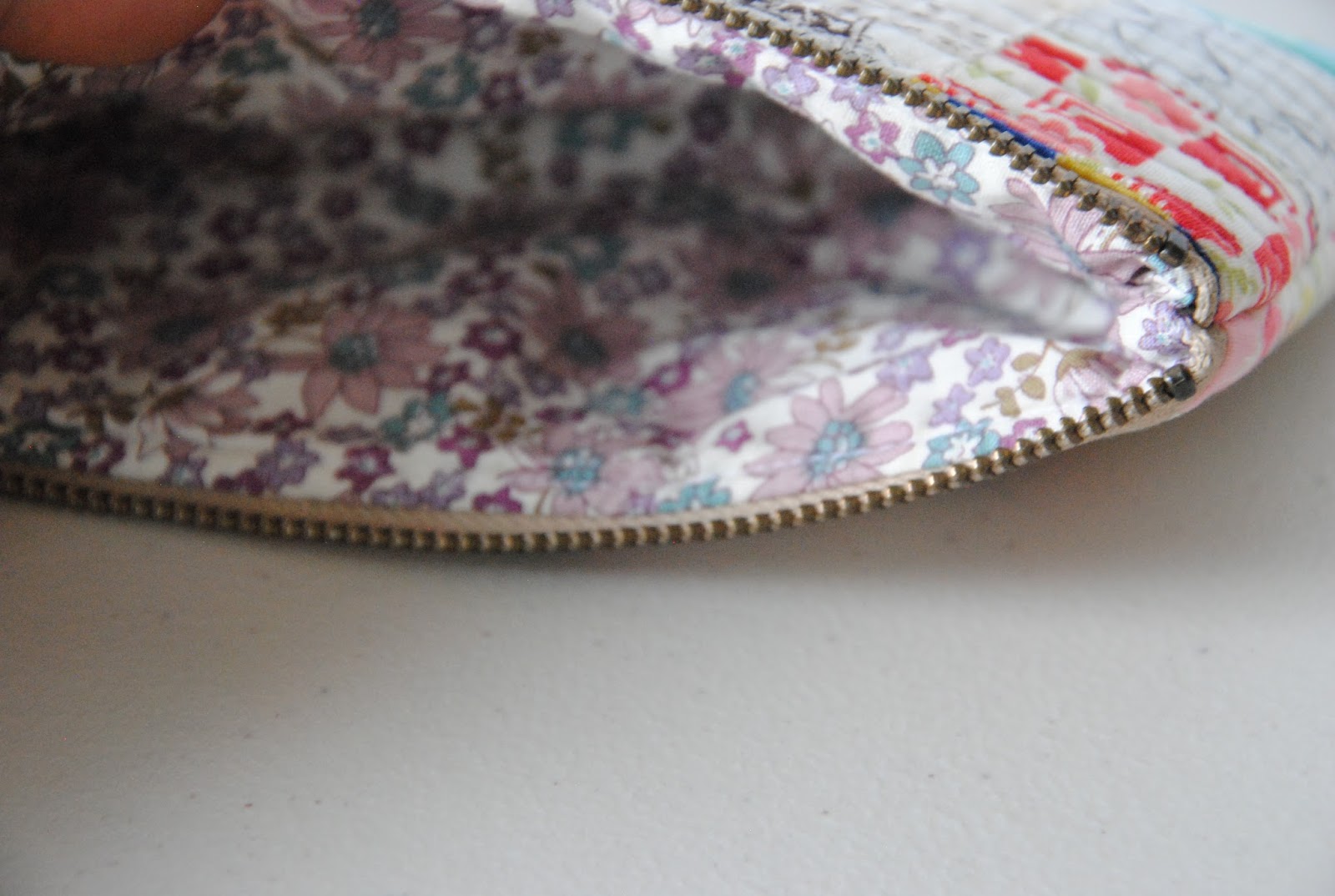 1/4" mark: Patchwork Style Zippered Pouch