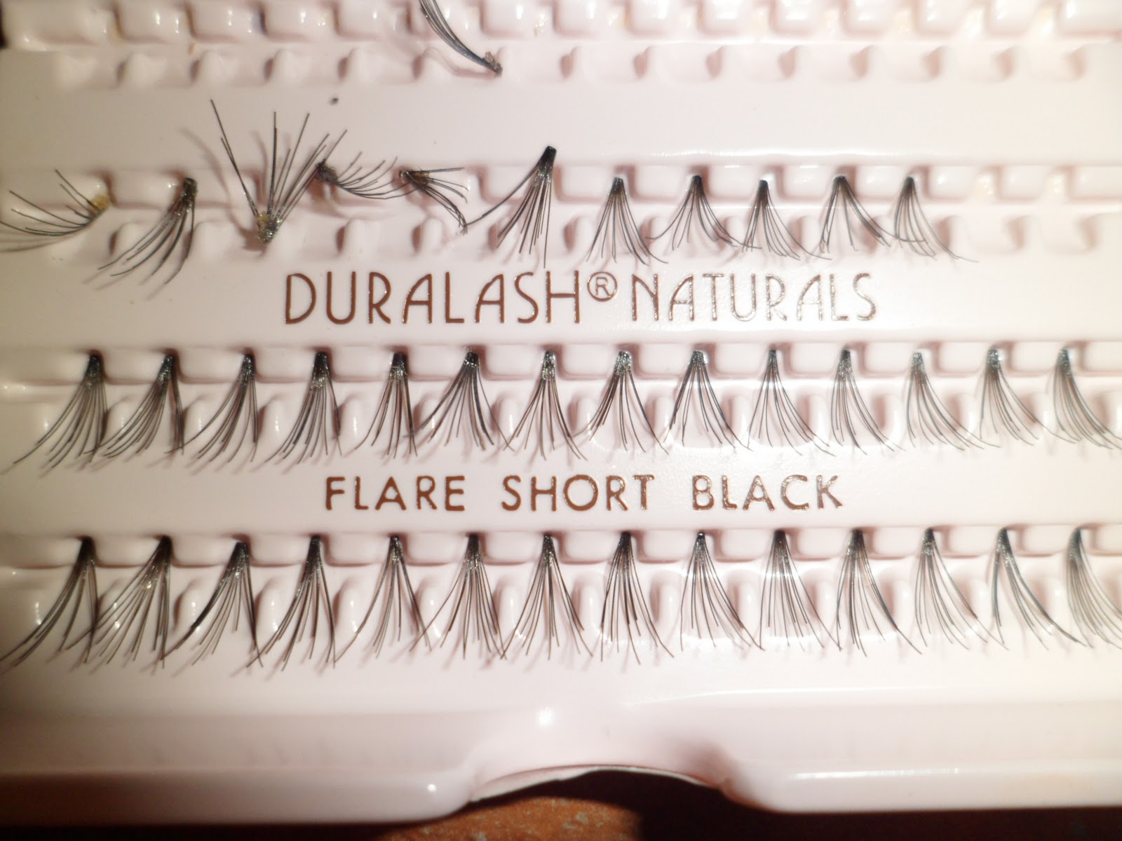 The Makeup Box: False Eyelash 101: How to Apply Cluster Lashes
