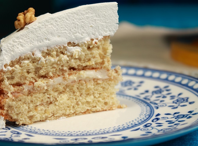 Walnut Cake with American Frosting | Baking YummiesBakingyummies ...