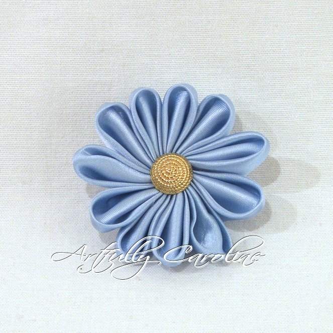 Artfully Caroline: Kanzashi flowers
