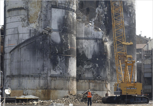 Poeira Explosiva em Refinaria de Açúcar (2008)