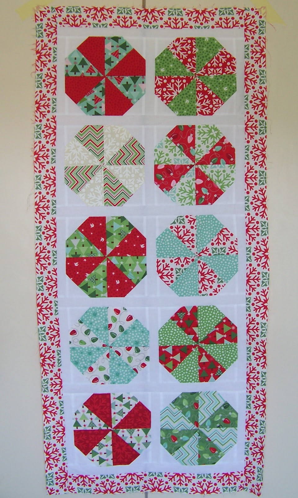 Cape Pincushion: Christmas Joy Runner Tutorial