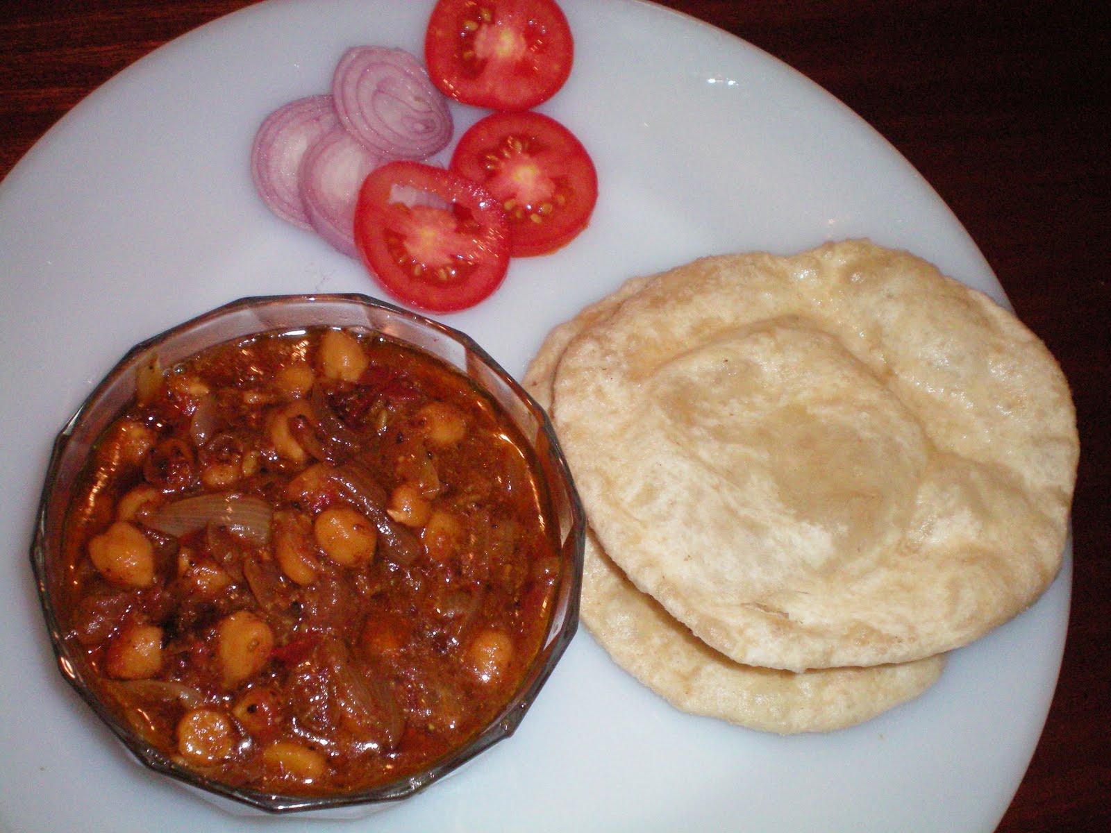 swetawriter: Chola Bhatura-Yummy treat for family dinner!