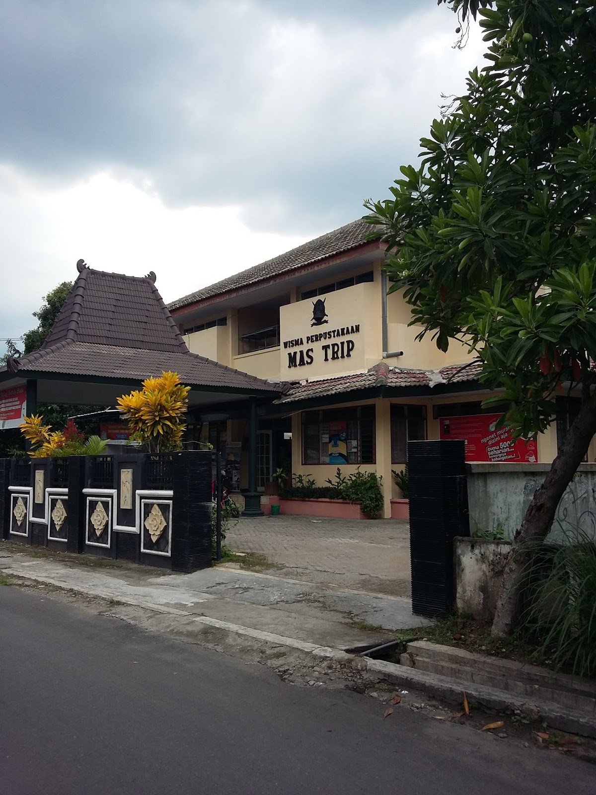 Sekilas Tentang Perpustakaan Mas Trip Pare - SEKILAS TENTANG PARE