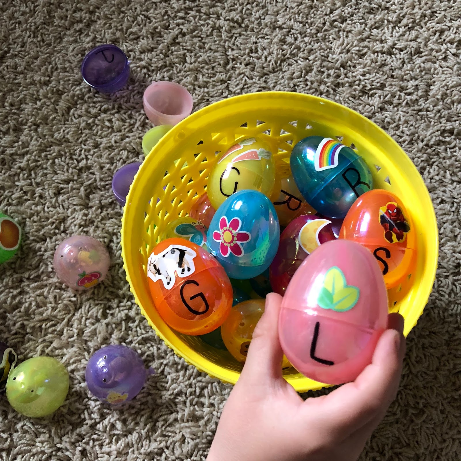 Initial Sounds Phonics Easter Egg Activity | TheHappyTeacher