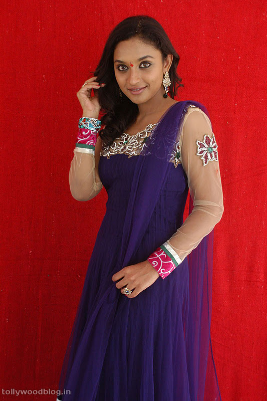 The Best Top Desktop HD Wallpapers: Akshaya New Heroine Pics at Nakantu ...