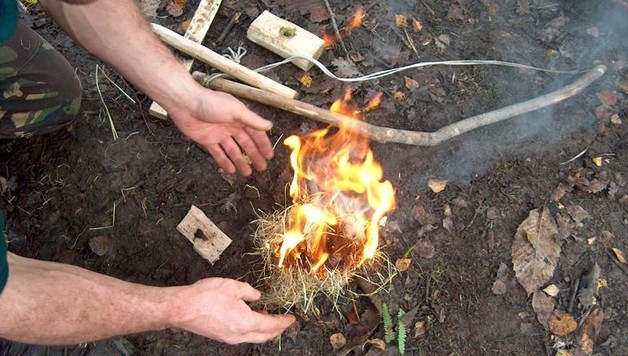 Inilah Cara Menyalakan Api Dengan Gesekan - PLH Indonesia