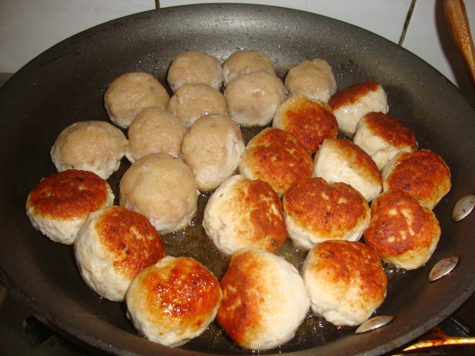 Cooking Delights: Chicken mince balls with pasta