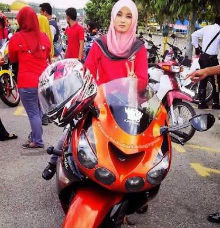 Terbaru 11+ Foto Wanita Naik Motor Ninja, Foto Wanita