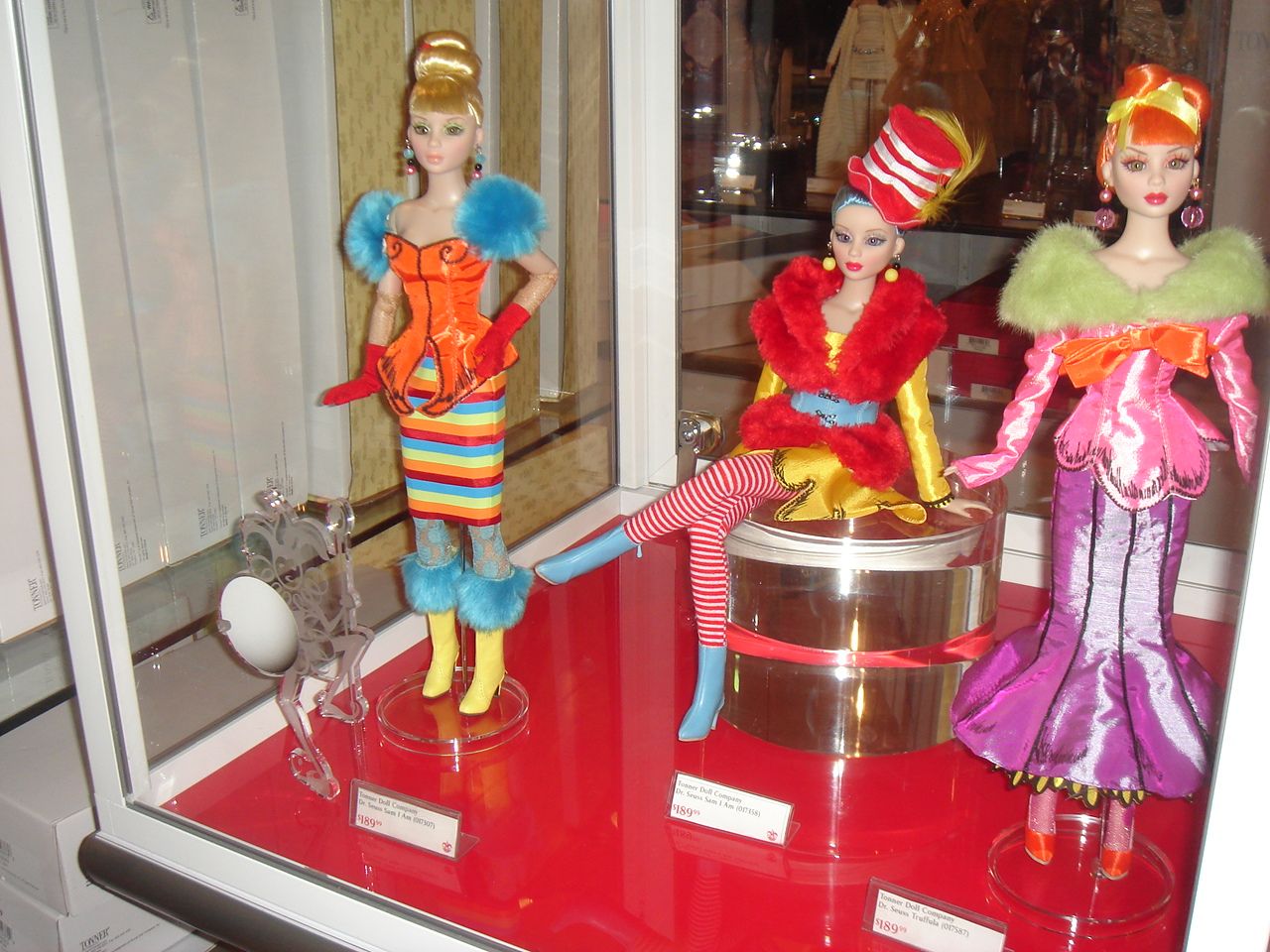 SHASARIGNIS Barbie, Fashion Royalty : FAO Schwarz New York city