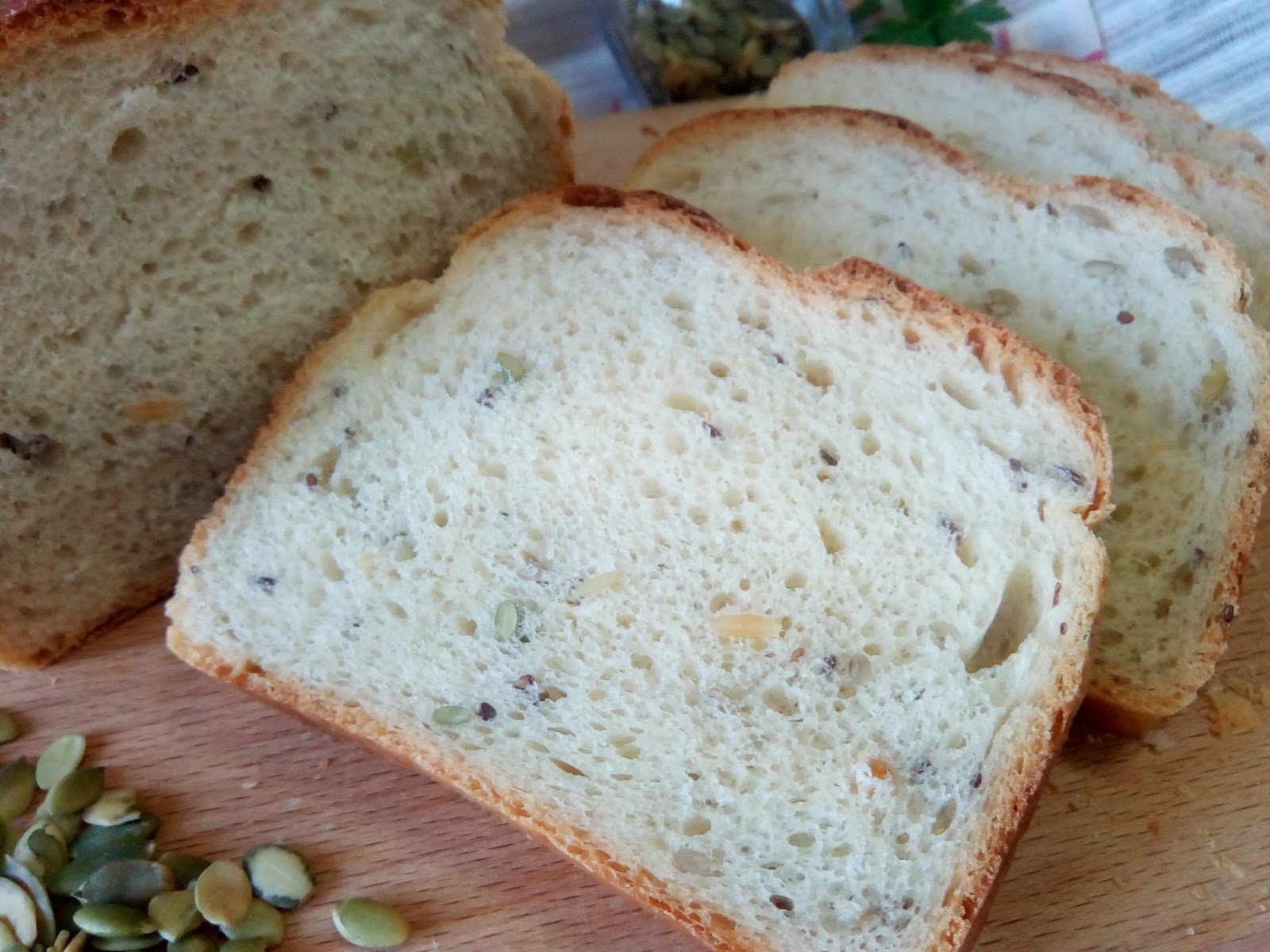 Hellena ...din bucataria mea...: Paine alba cu seminte