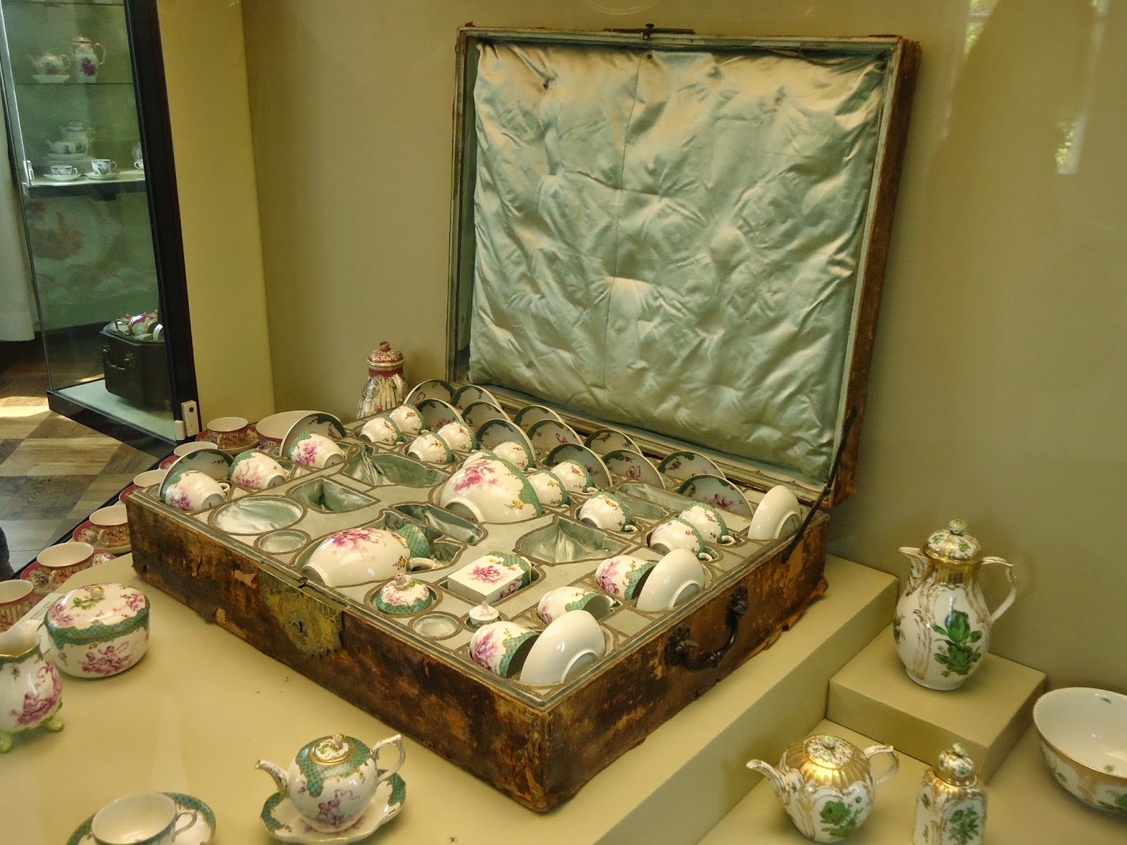 All About Royal Families: Happy Weekend Picture - Is the Royal Tea served?