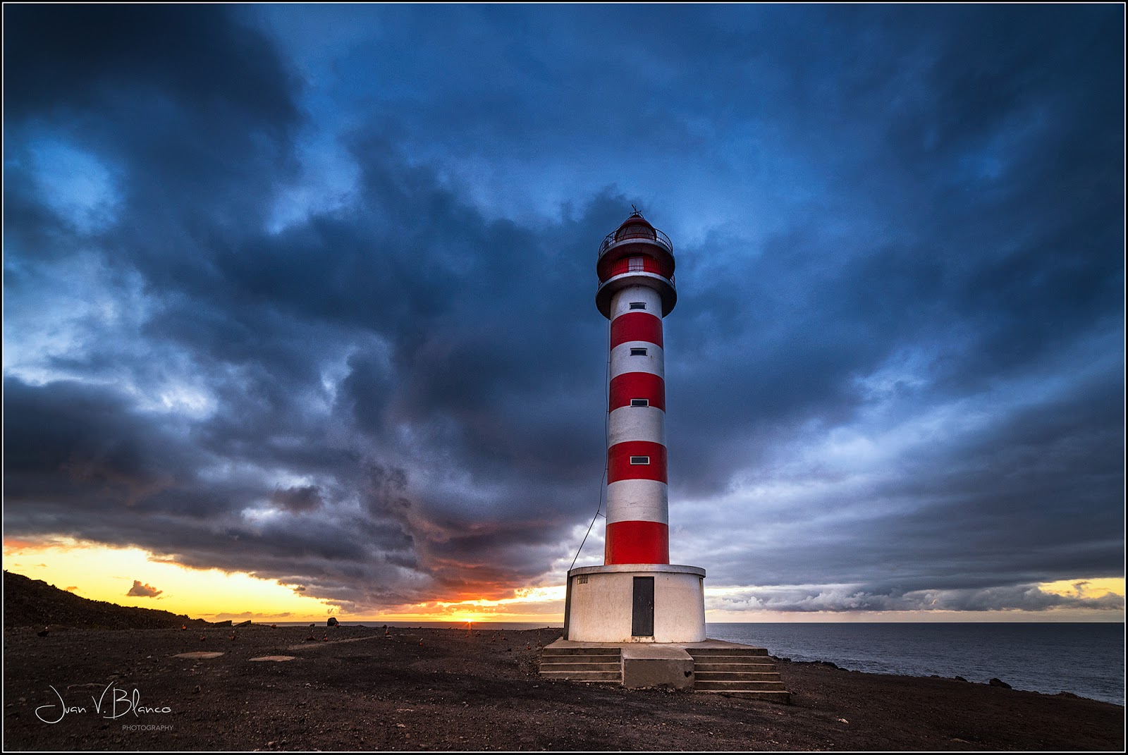 Juan V. Blanco - Fotografías: Puesta junto al faro