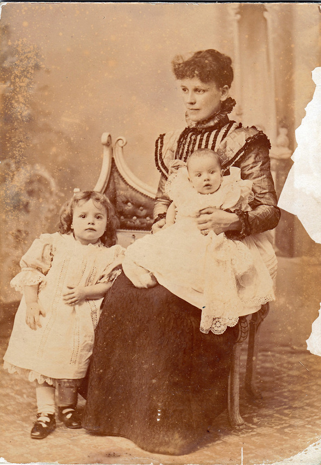 Victorian Motherhood – Lovely Photos of Mothers with Their Children in ...