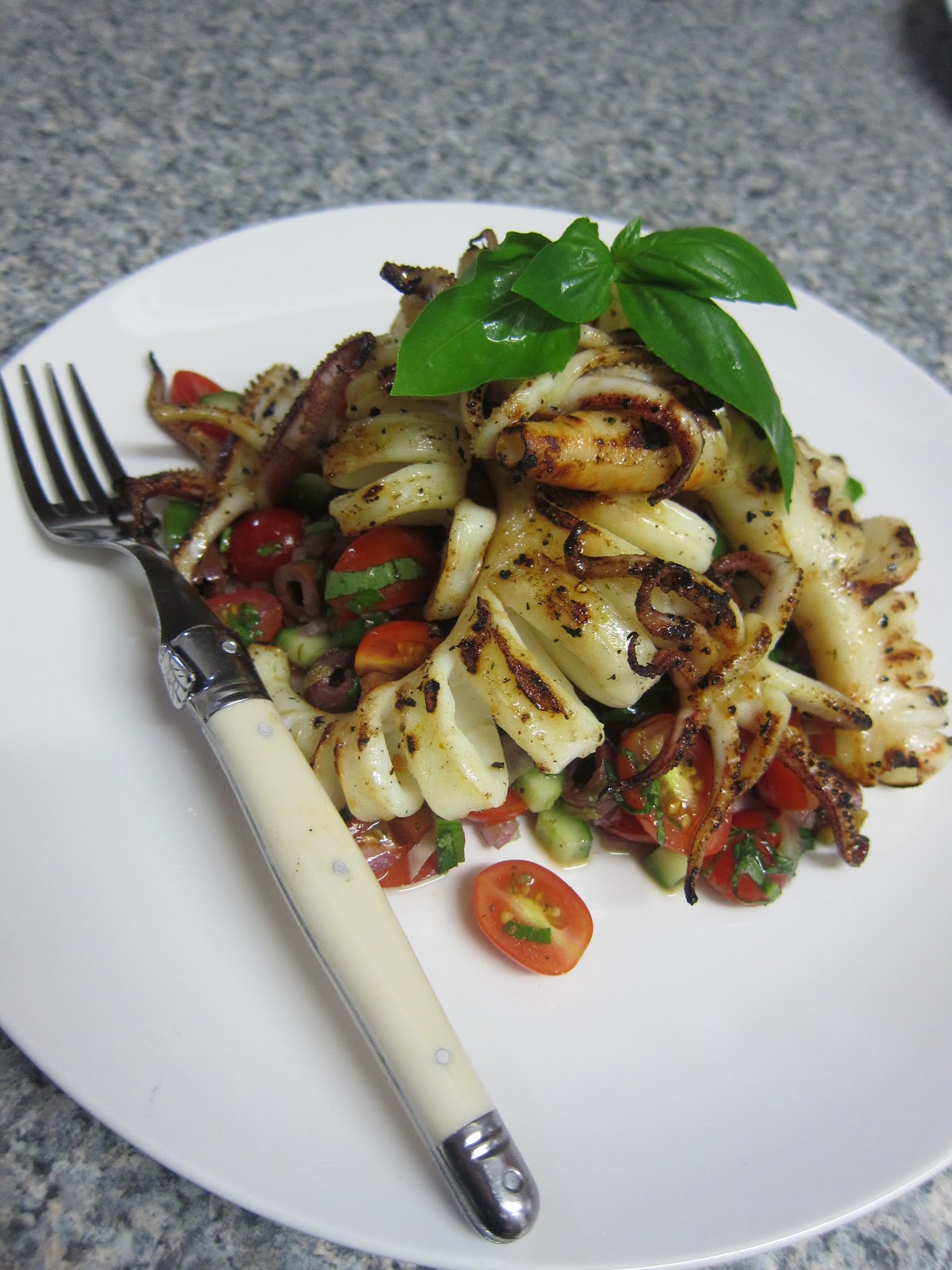 .: Calamari Mediterranean Style