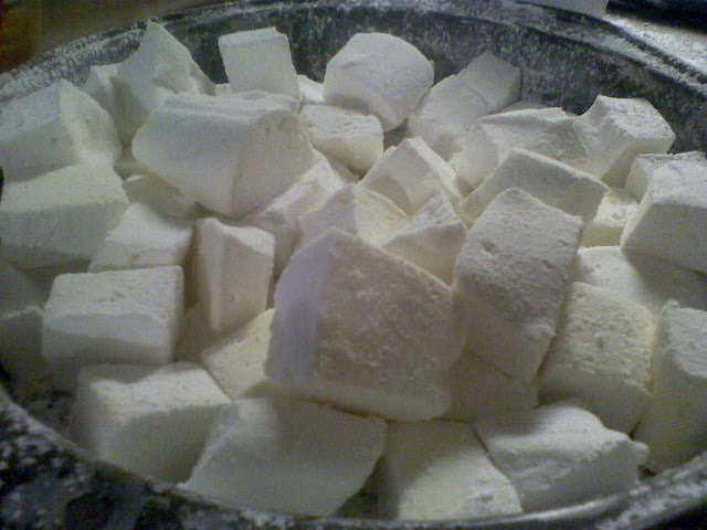 Just Makin' It: Tuesday's Food: Homemade Marshmallows