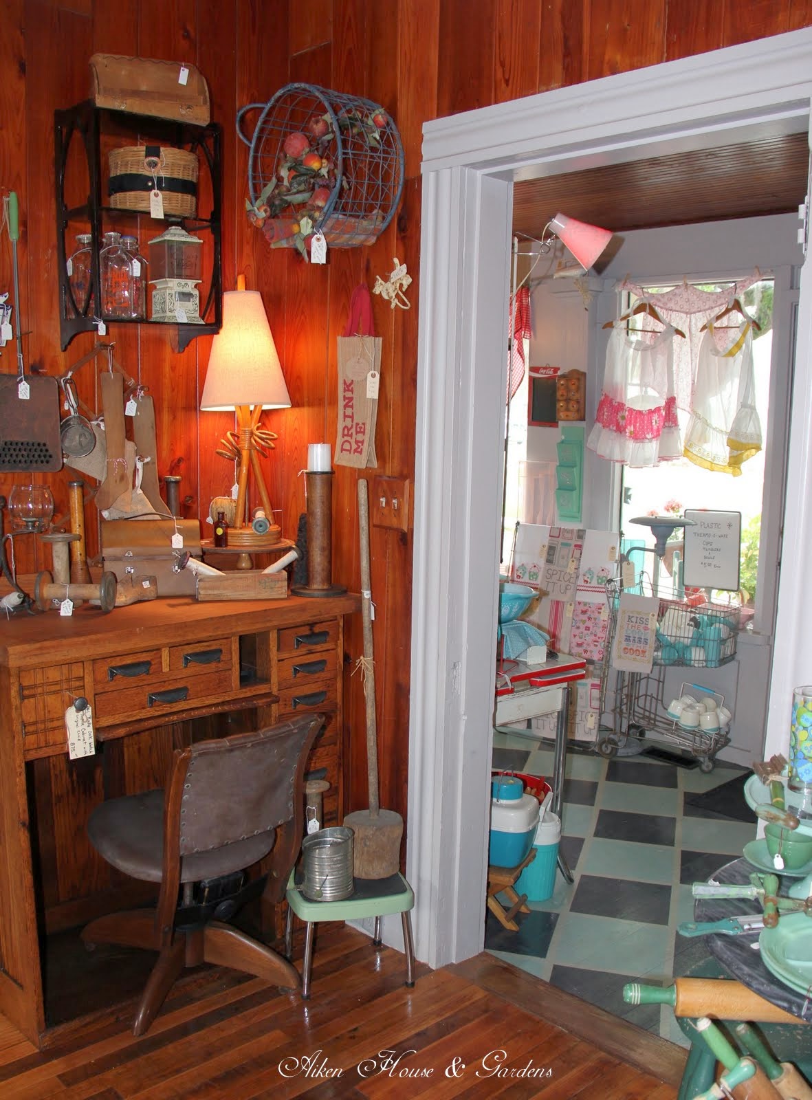 Aiken House & Gardens: Colorful Vintage Shop