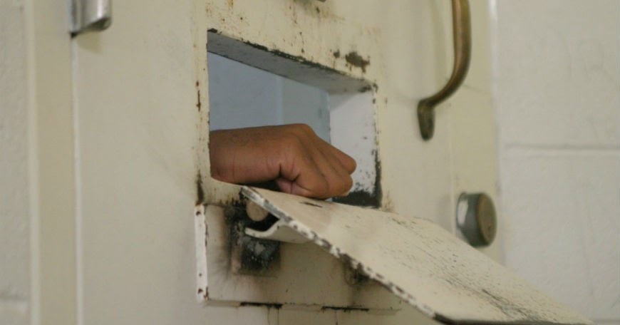 Life of a Correctional Officer: Interesting use of the food port