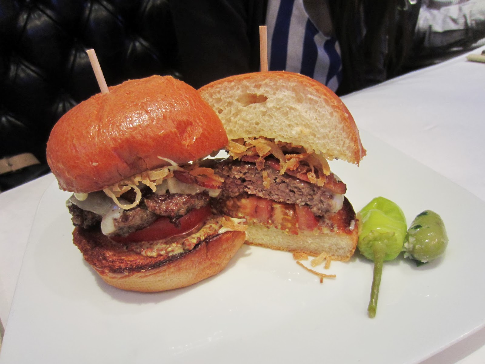 Eatiful: Romer's Burger Bar: Man's Man Burger