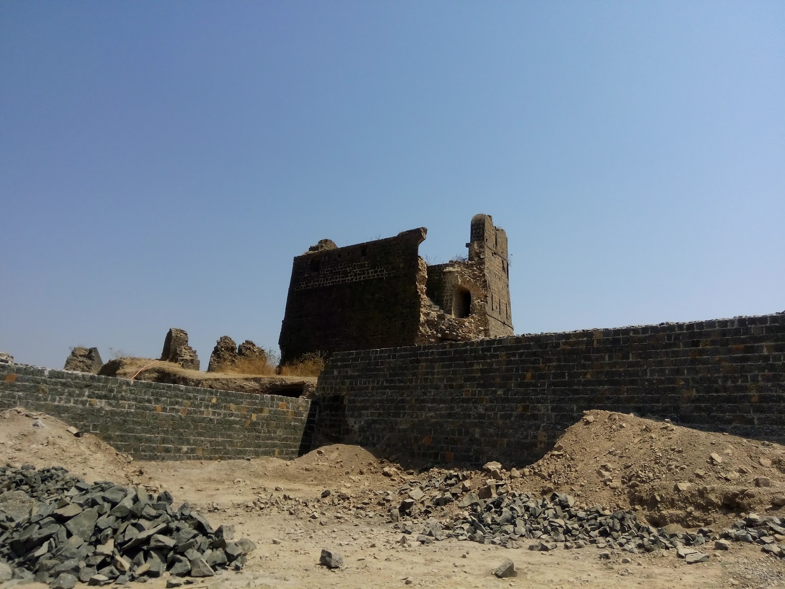 Dharur Fort aka Fatiyabad fort in Beed district of Maharashtra. | The ...