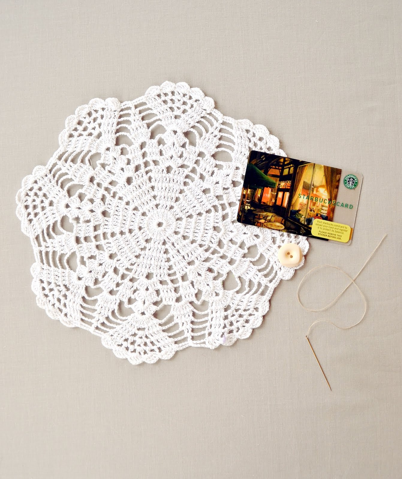 the pink couch: Doily Envelope- Tutorial