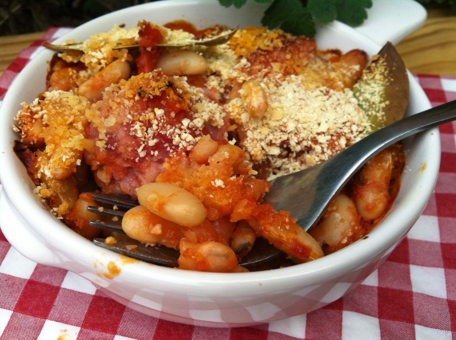 HARICOTS BLANCS A LA TOMATE ET AUX SAUCISSES