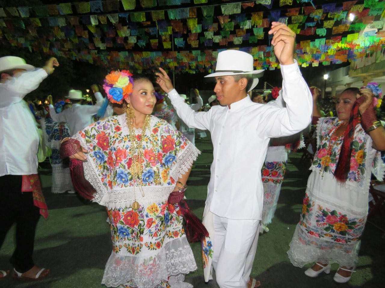 EL AWECH DE LA NOTICIA YUCATÁN: La jarana, más viva que nunca, afirma ...