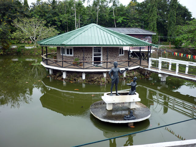 Pictures of African Cocoa Farming: Hans Cottage, Ghana (4)