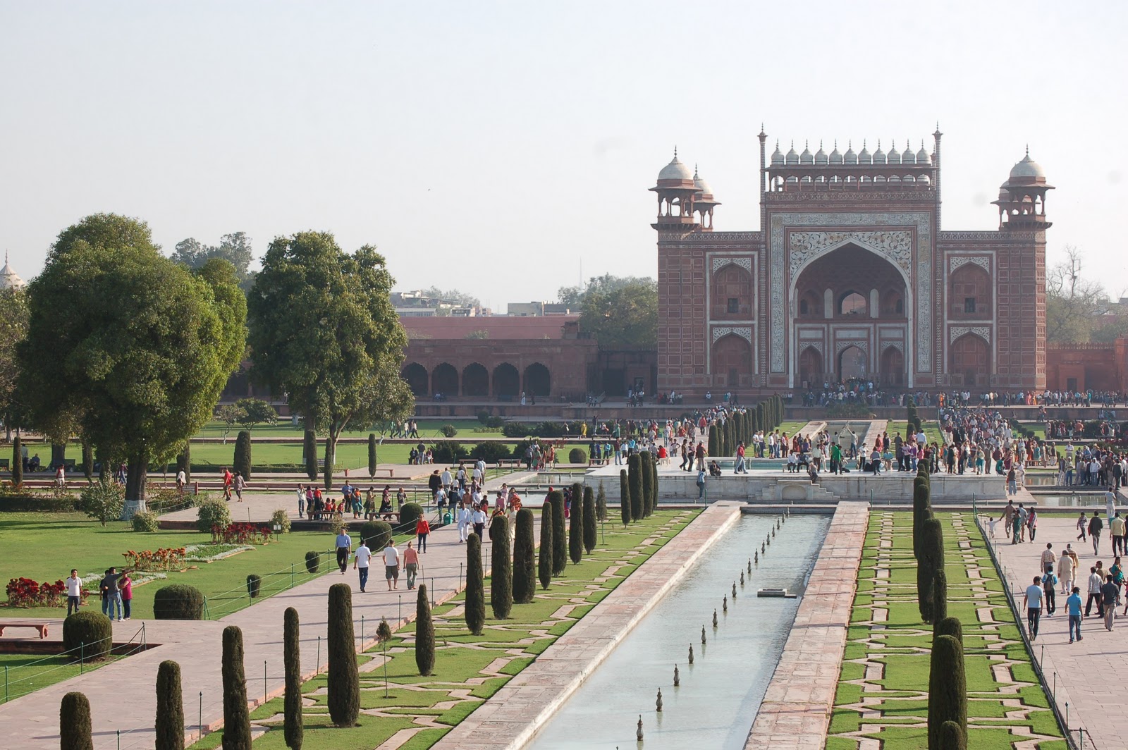 one dot of red: Taj Mahal- finally!