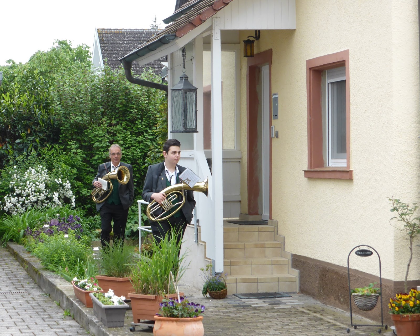 Neues aus Hartheim am Rhein: Tradition in Feldkirch am 1. Mai 2014.