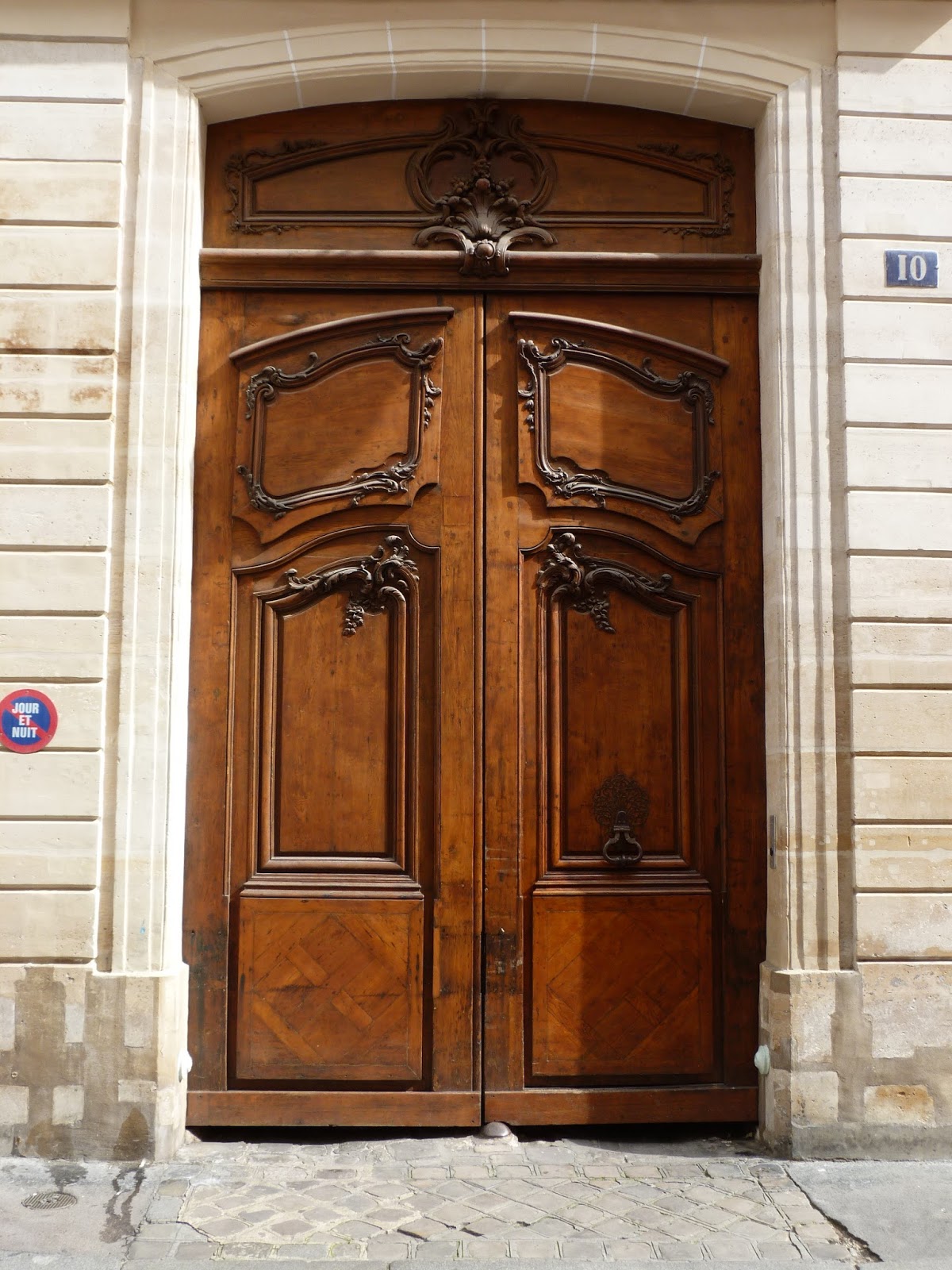 PARIS en détail, PARIS à la loupe: PARIS DE PORTE À PORTE