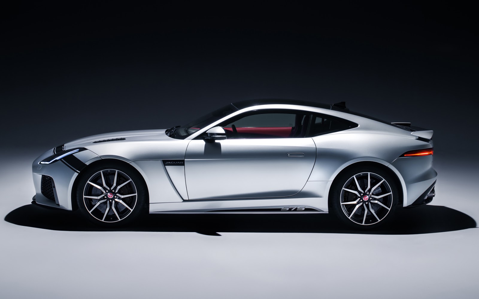 Jaguar F-Type SVR 575 tem opção personalização colorida