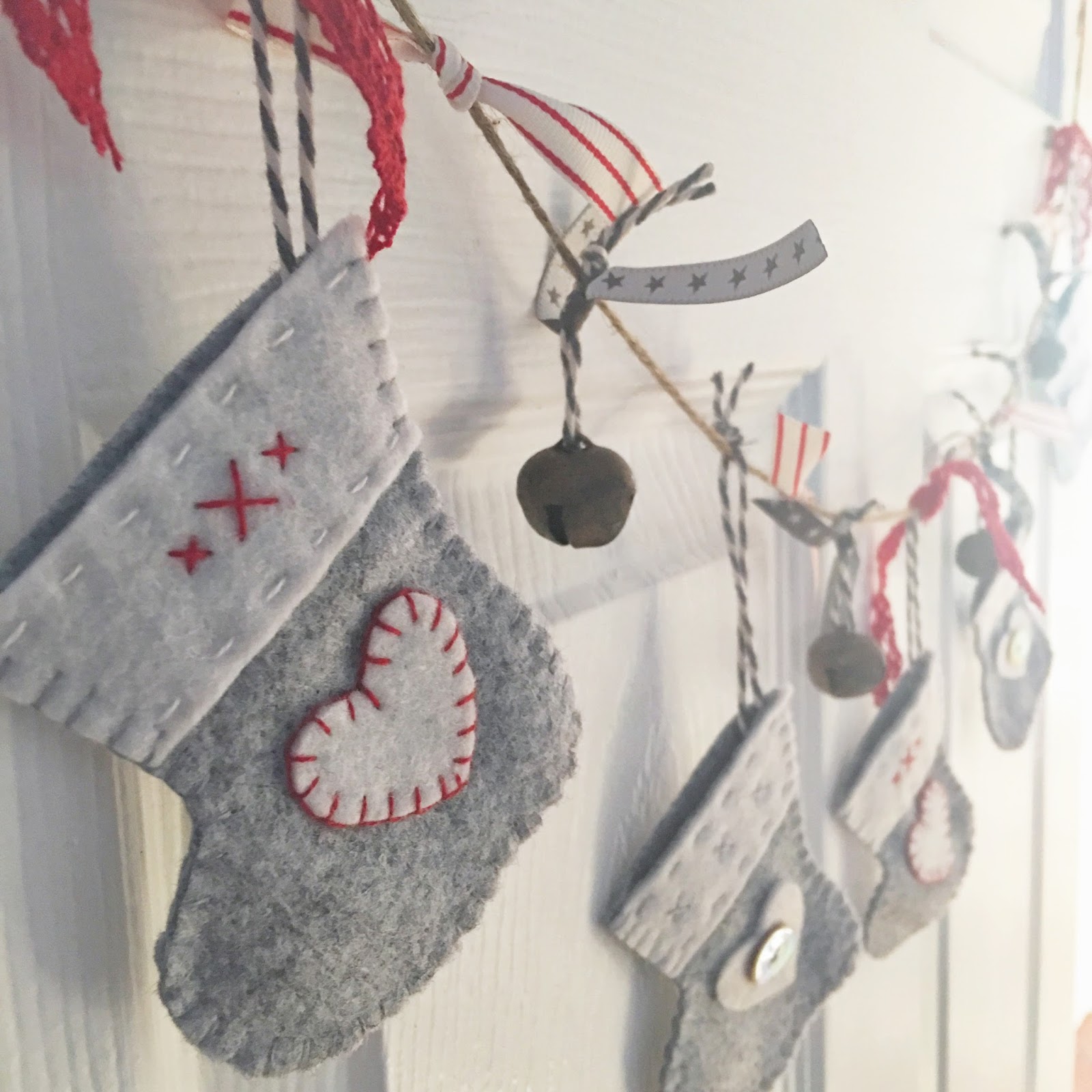 A little happy Tutorial ~ Christmas Stocking Garland | A Little Happy Place