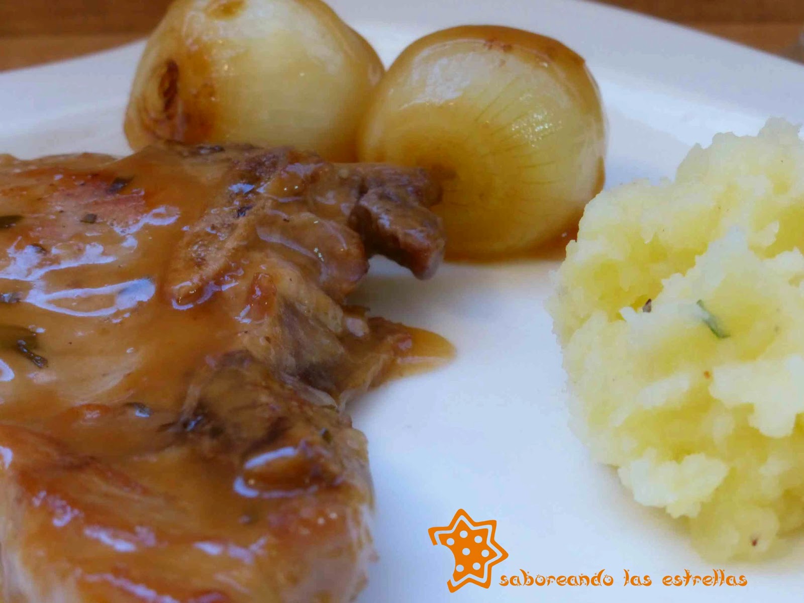 Chuletas con salsa de vermut al romero | Saboreando las estrellas