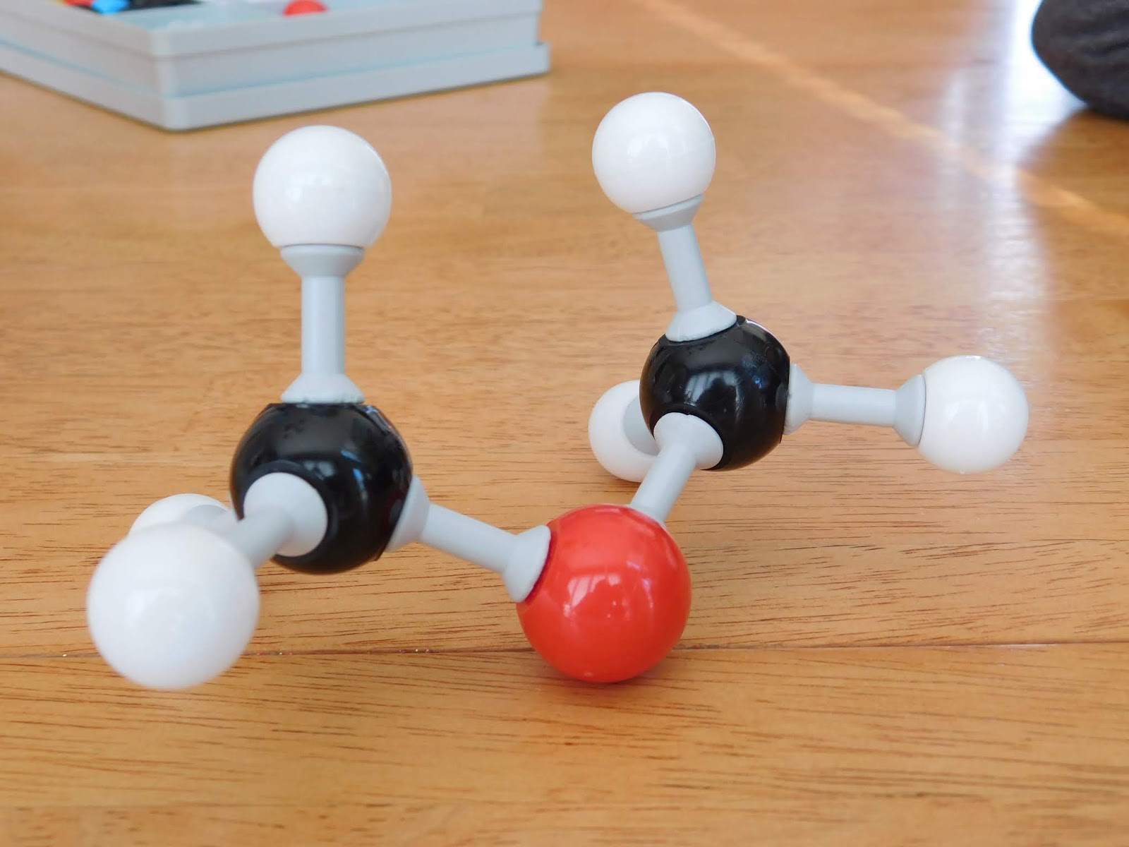 100 Days of Science #47 & 48-- Making Model Molecules Two Ways