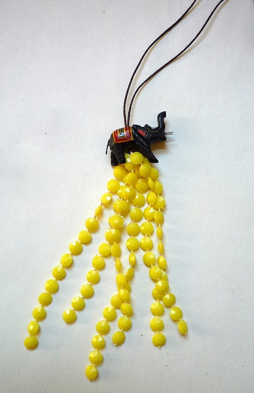 Mich L. in L.A.: Explode-A-Bead Tutorial #1: Fun and Easy Tassels!