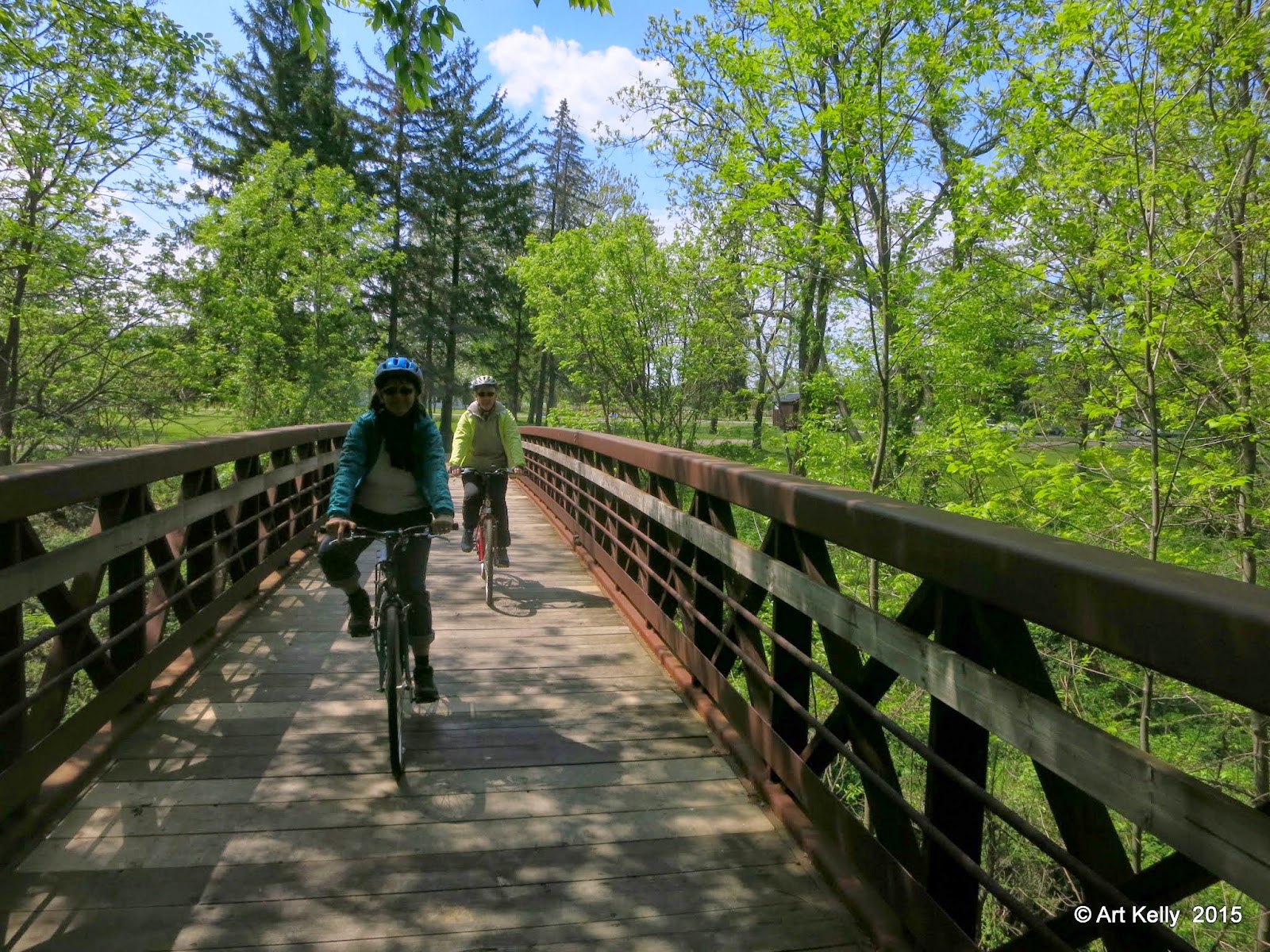 Living Off Grid - 45.05 N, 77.85 W: BIKE RIDE ALONG THE NIAGARA RIVER