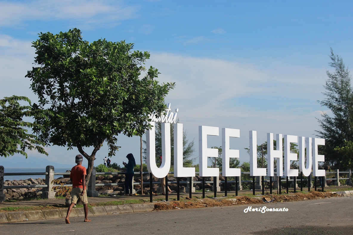 Let Traveled To Ulee Lheue Beach, Aceh - HeriSoesanto
