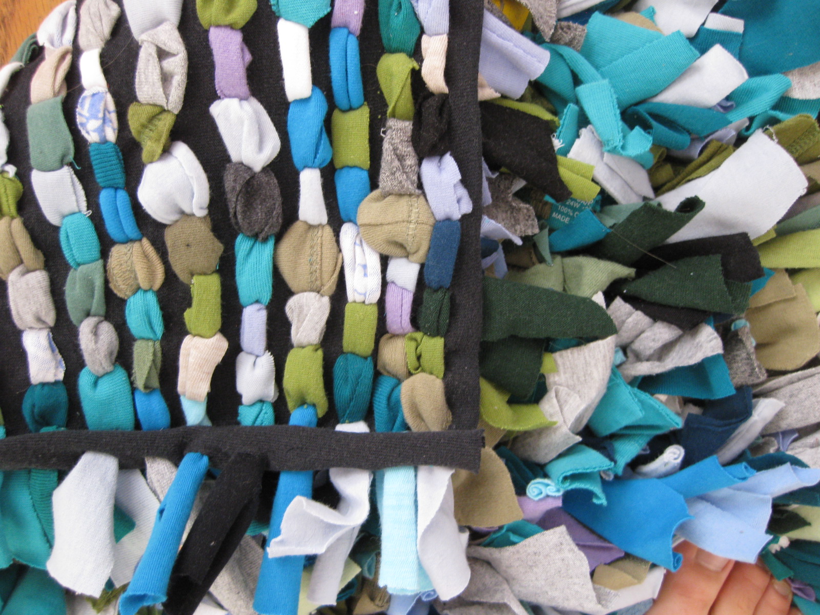 Crafty life: T-shirt shag rug tutorial