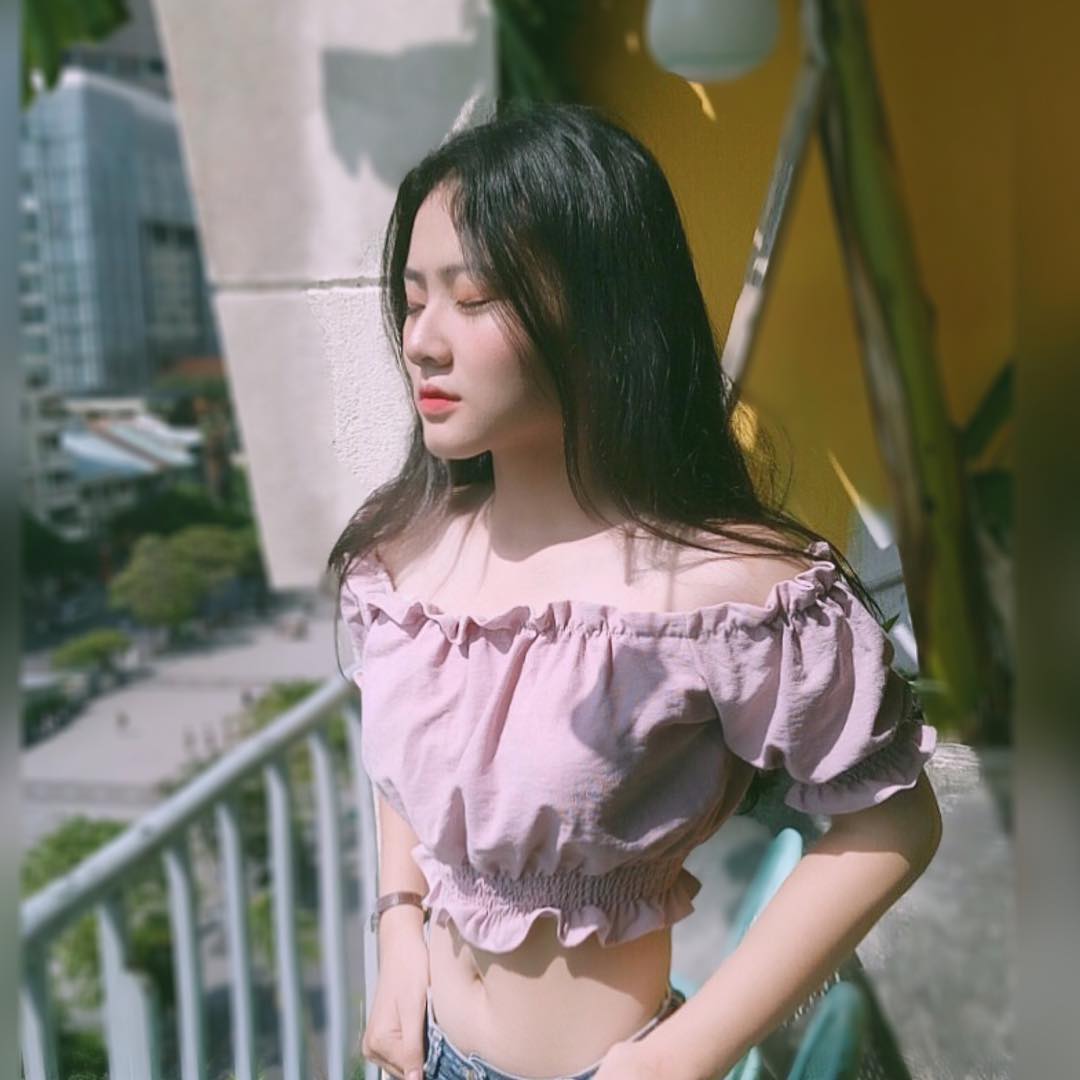 Josie Nguyễn Hân - A girl should be like a butterfly,pretty to see but ...