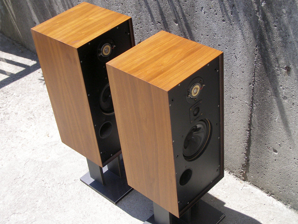 SEVENTIES STEREO: Rogers Monitor 2s refinished.